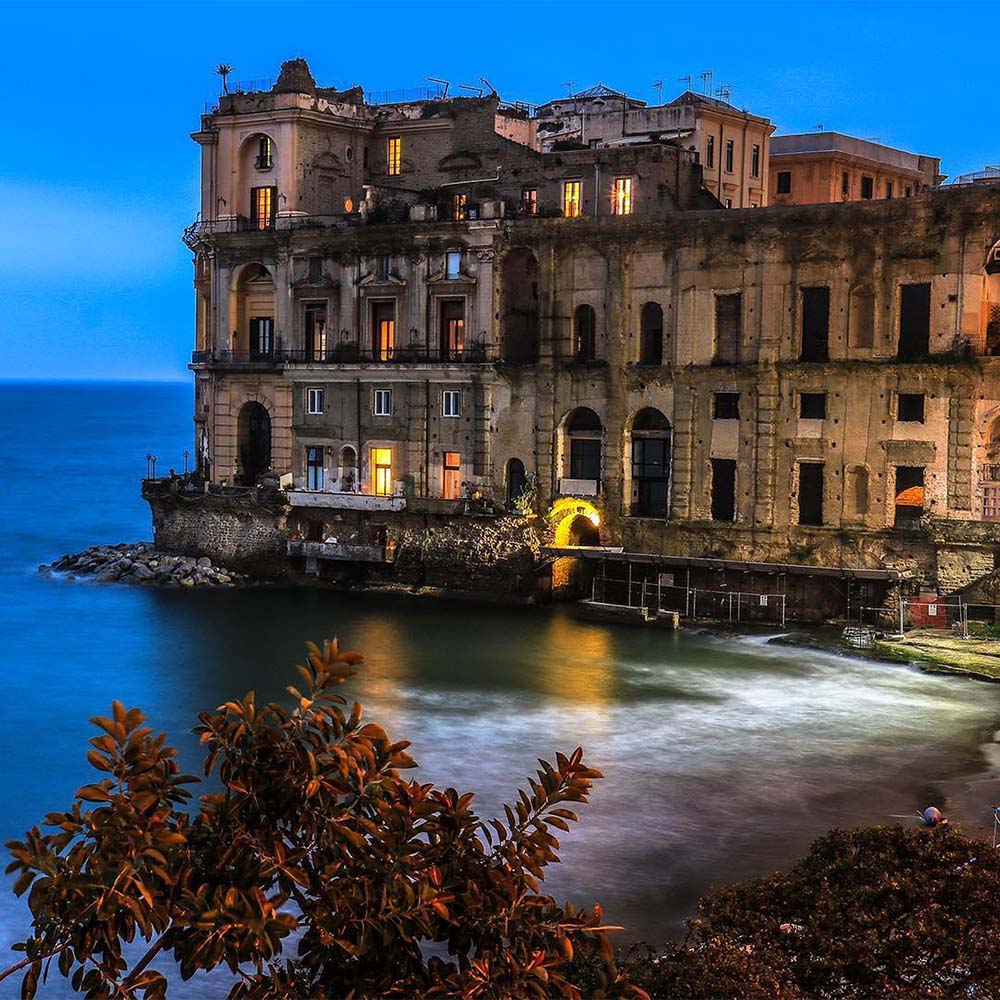 Napoli e il Mare: Le Spiagge e i Luoghi più Belli da Scoprire